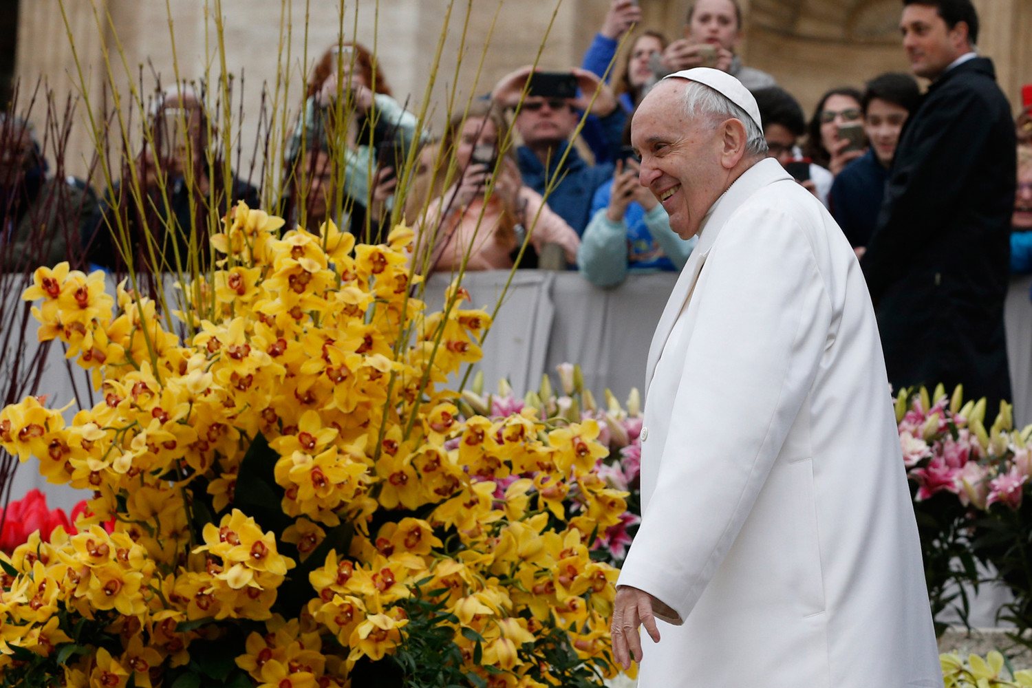 Leave Mass praising God, not gossiping about others, Pope says | The ...