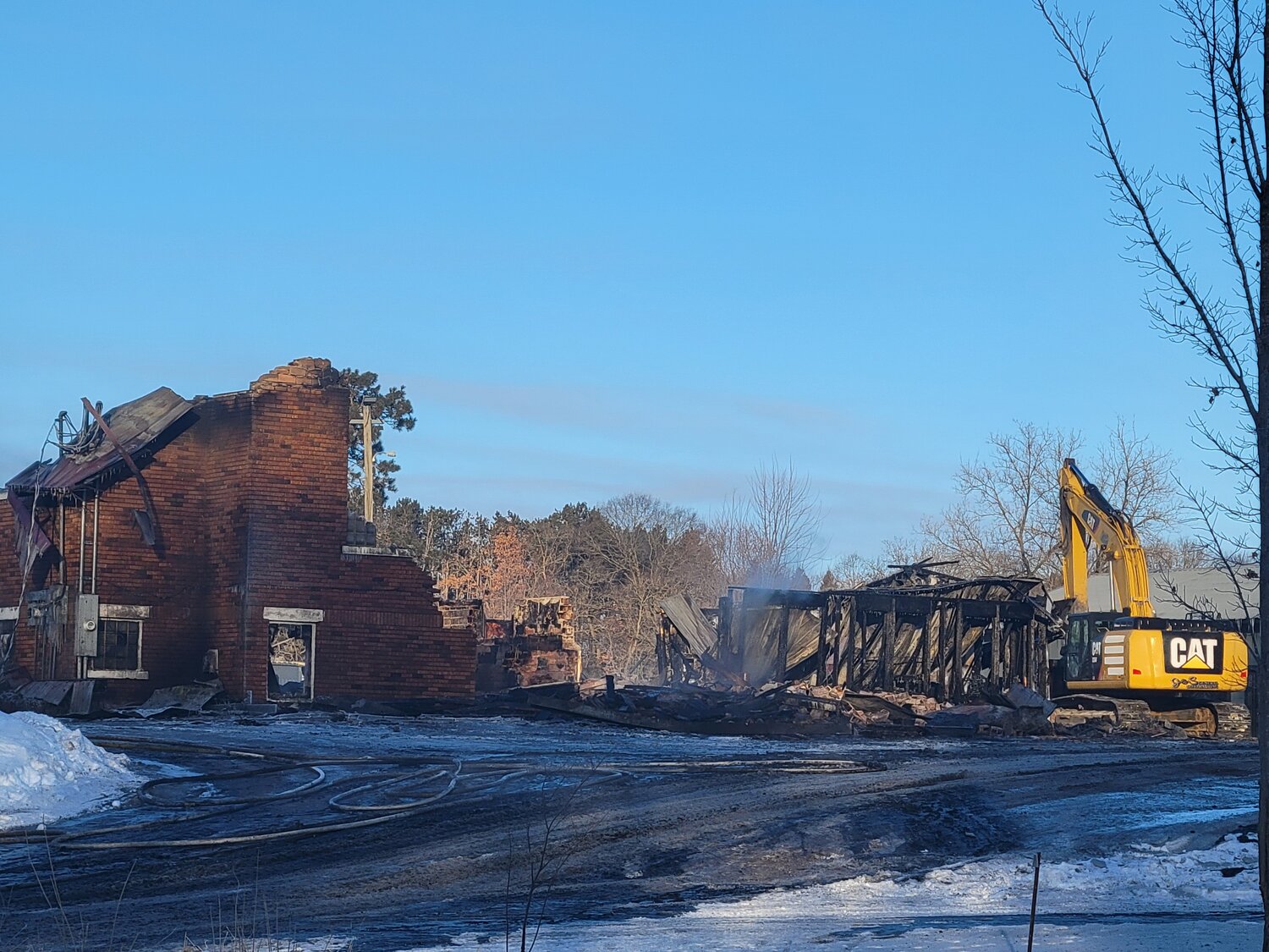 One person dies after escaping overnight bar fire at UW-Wanderoos ...