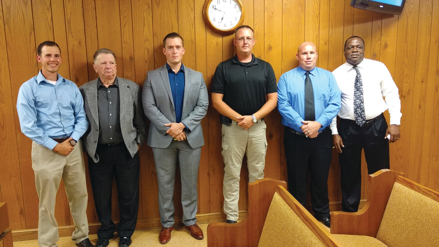 Walker City Council OKs hiring 5 reserve, 1 part-time police officers ...