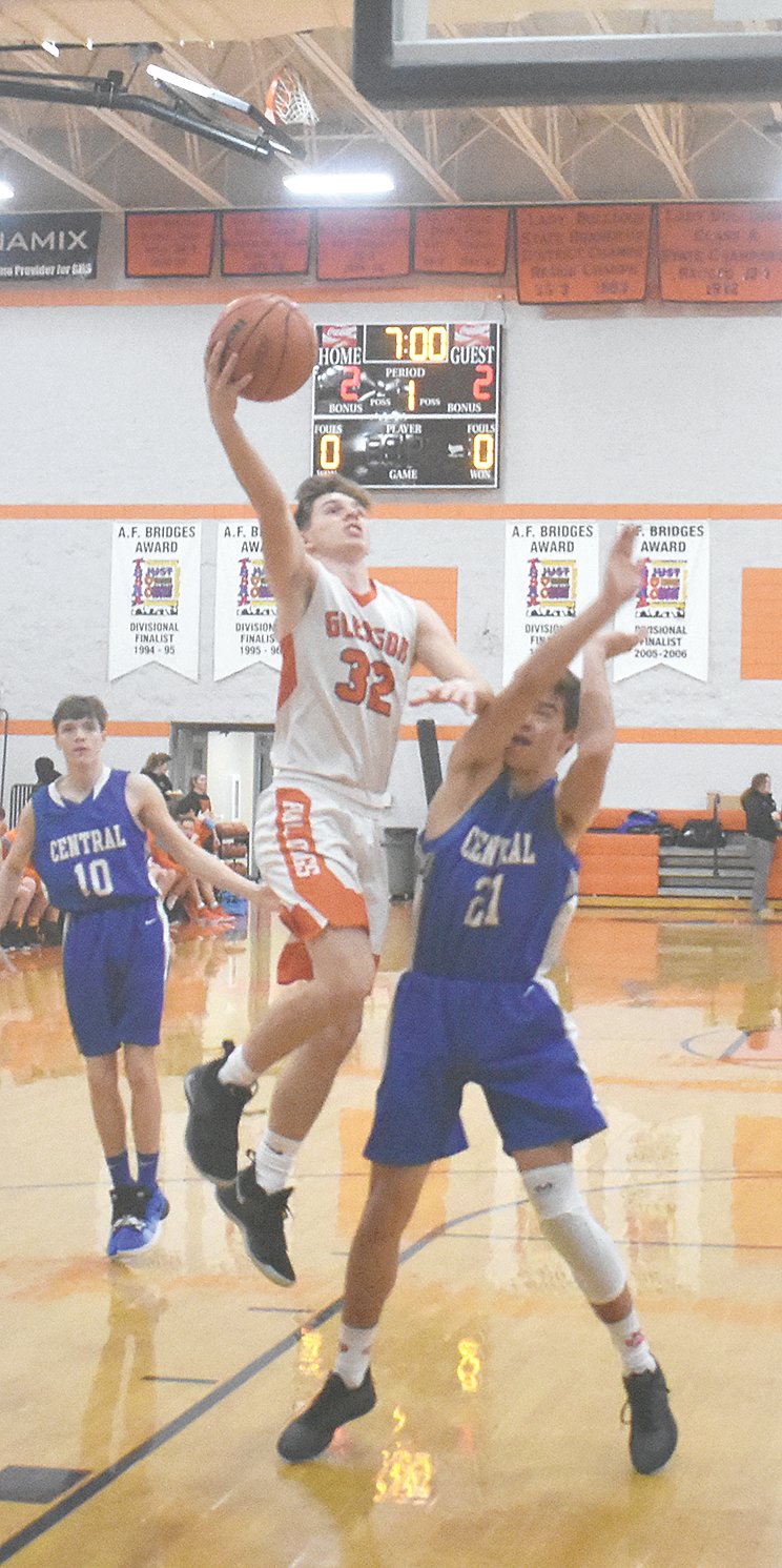 Gleason, Central Split Wins Monday | The Mckenzie Banner