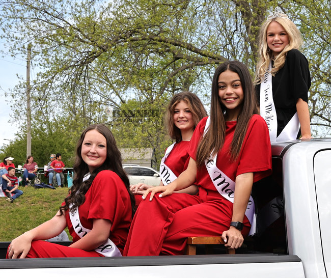 World’s Biggest Fish Fry Grand Parade | The Mckenzie Banner