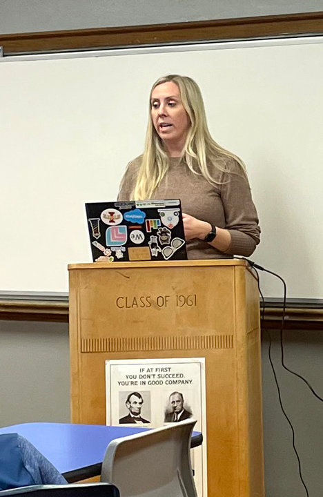 Former Bobcats share their careers with students | The Mapleton Press