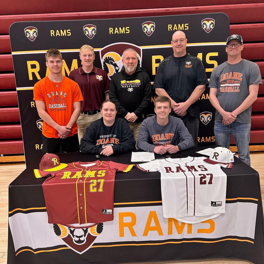 Kuhlmann signs letter of intent | The Mapleton Press