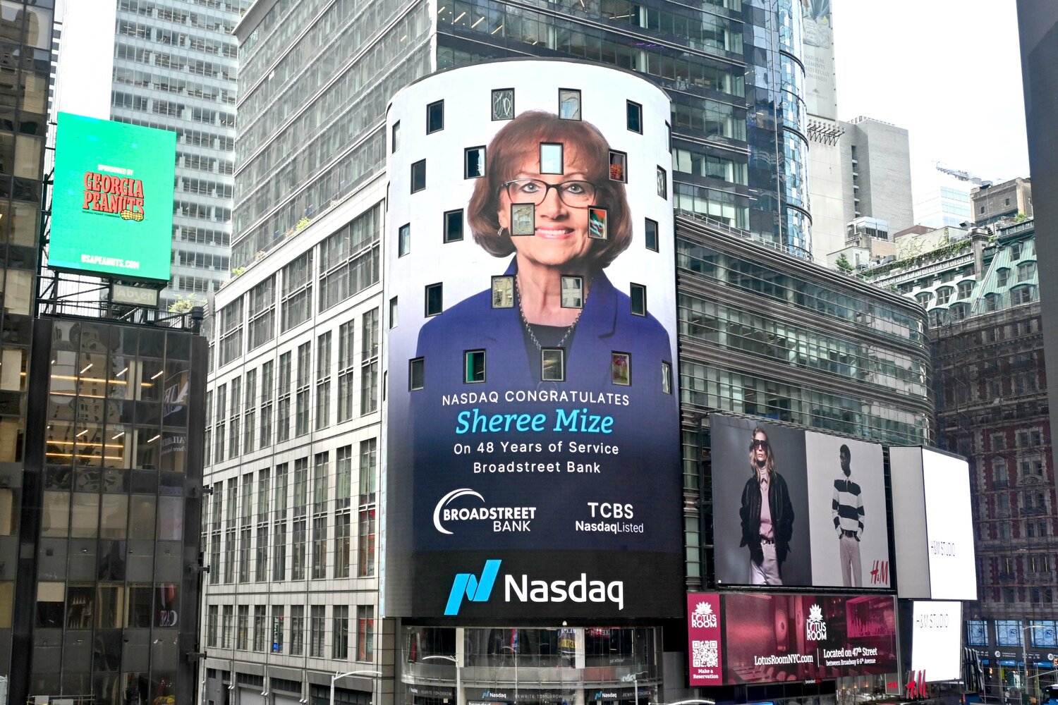 Sheree Mize honored at NASDAQ for service with Broadstreet Bank | Wood ...